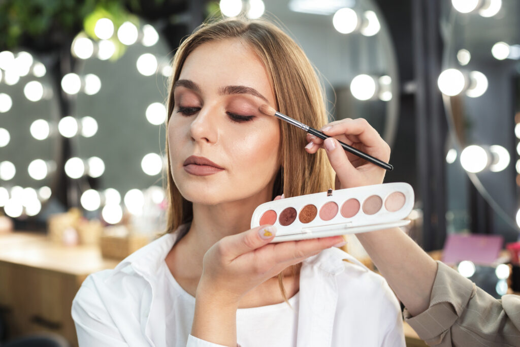 How To Apply Makeup - A Step By Step Guide